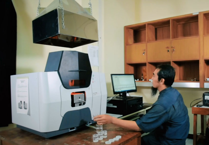 Laboratorium Kimia | Prodi Pendidikan Kimia FMIPA